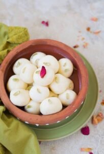 Easy Rasgulla Recipe in 5 Simple Steps: Soft, Spongy & Syrupy - Jovixo ...